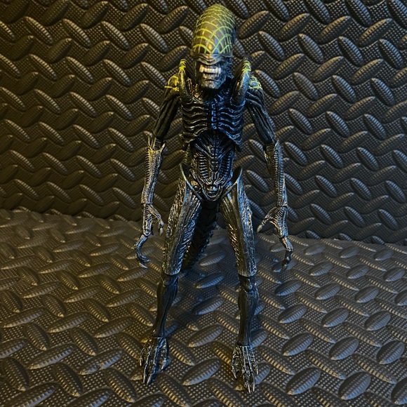 Alien Franchise | Toys | Neca Avp Grid Xenomorph Battle Damage | Poshmark